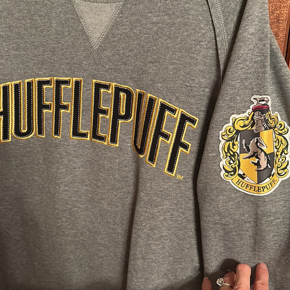 New Official Harry Potter “Hufflepuff” Sweatshirt. Pu… - Gem